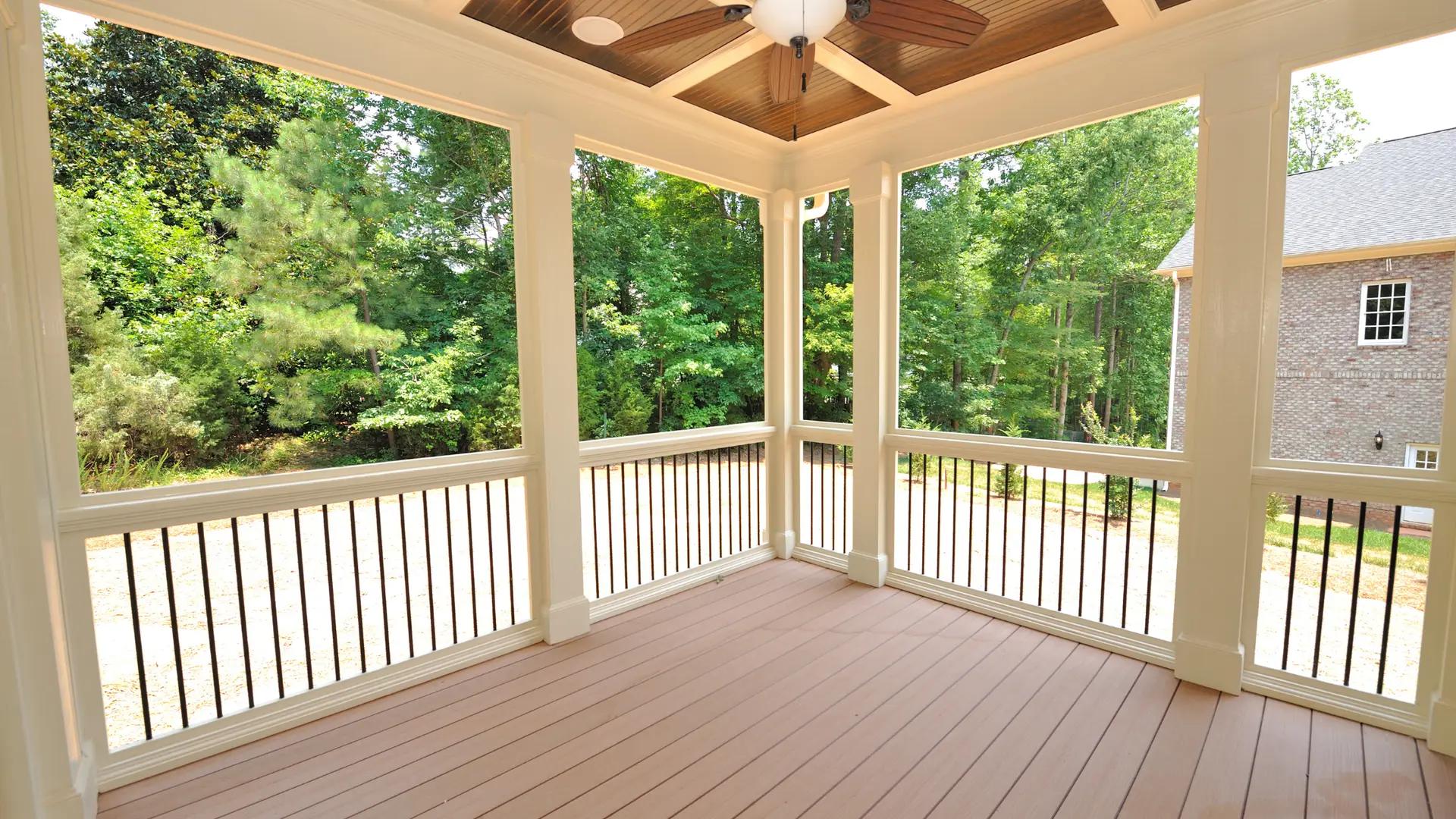 Crafting the Perfect Outdoor Oasis with Custom Deck Styles - Integrated ...