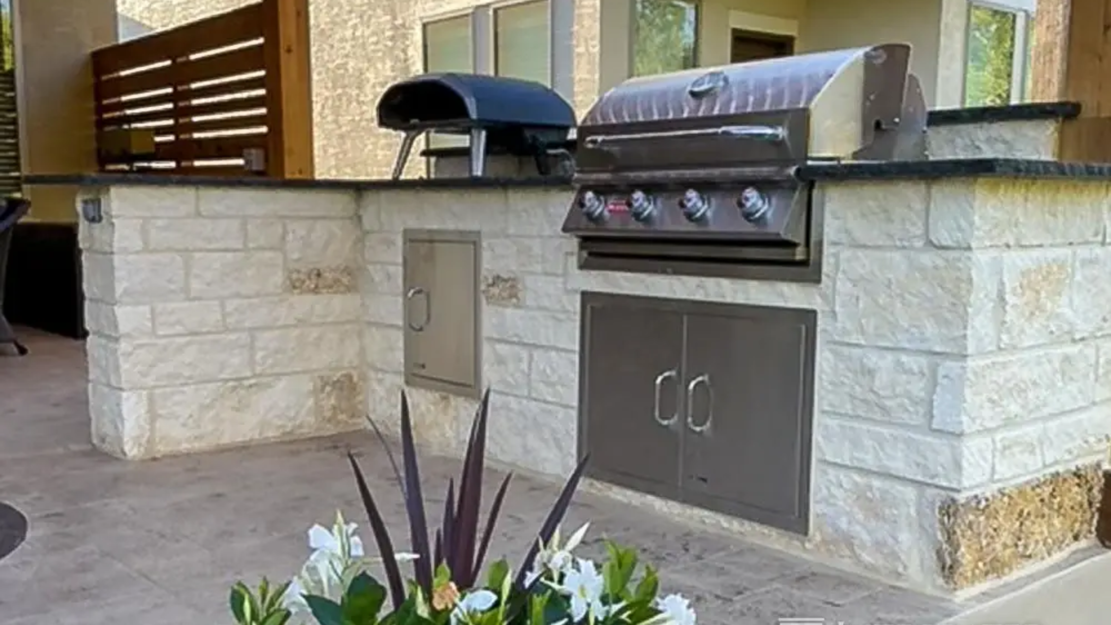 Features That Make an Outdoor Kitchen Feel Like a Second Home ...